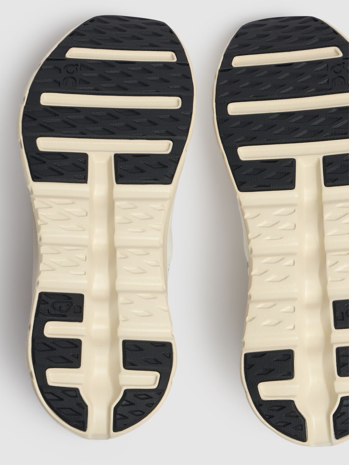 On : Cloudtilt Sneakers Sand/cream | Sotf